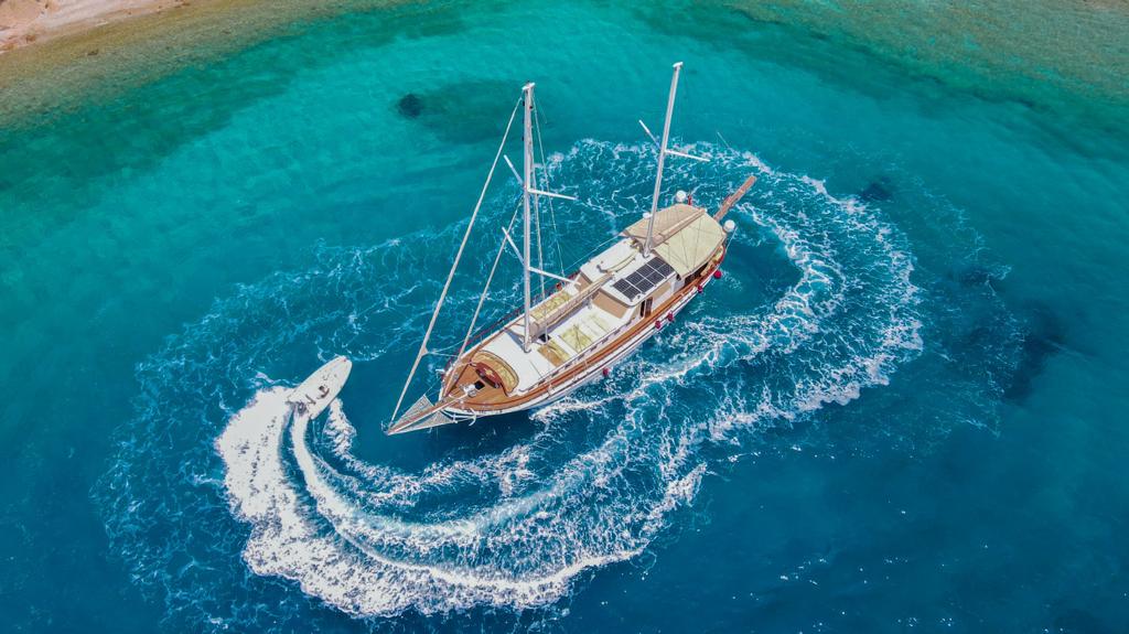 Gulet Ulucinar is 25 meters long with 6 cabins.