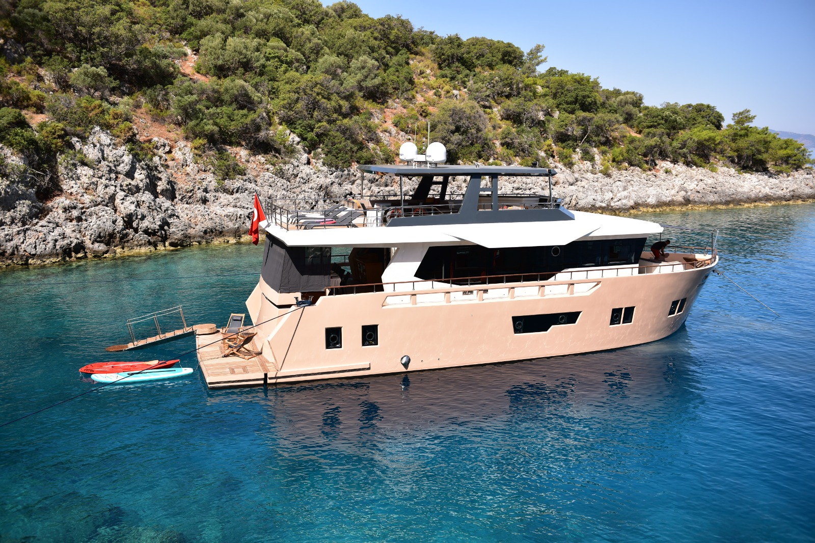 Trawler Compass is a luxury motor yacht with 4 cabins.